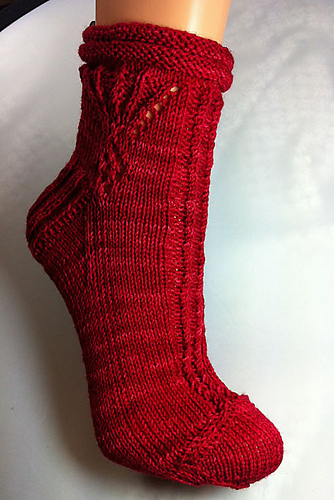 Ravelry: Huzar Socks pattern by Isabella Zipperer