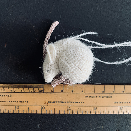 Ravelry: Sleeping Mice pattern by Vanessa Mooncie