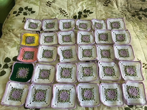 Ravelry: Thrifty Scraps: Vintage Blooms pattern by Brenda Stratton