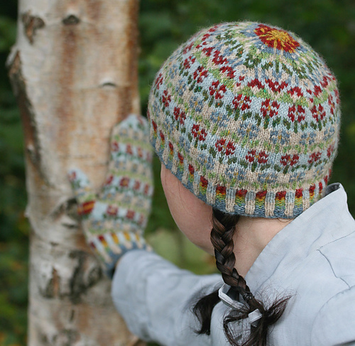 Ravelry: Peerie Flooers pattern by Kate Davies Designs