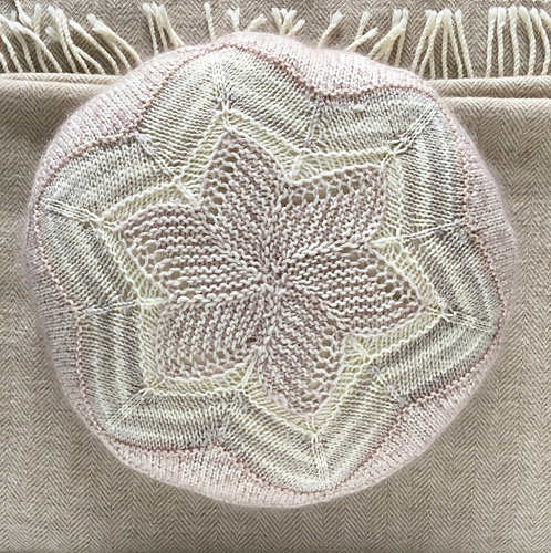 Ravelry: Starfish Pillow pattern by Miriam Jarrs