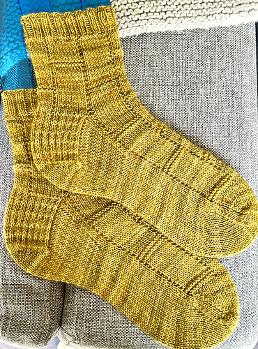 Ravelry: Exposed Brick Socks pattern by Claire Jackson (Perfectly Knotted)