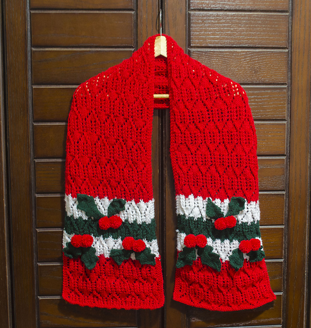Ravelry: Christmas Holly Scarf pattern by Wiam's Crafts