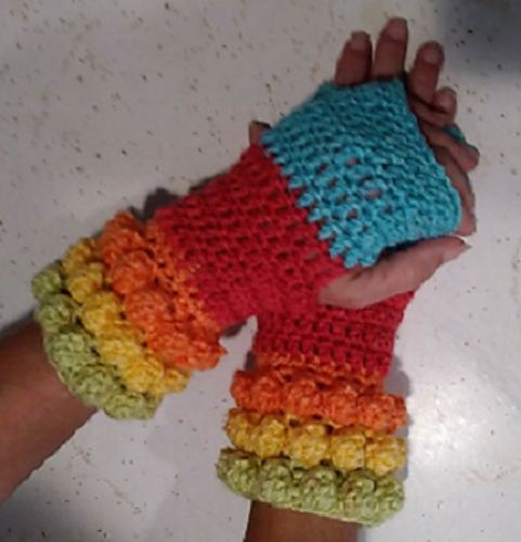 Ravelry: Popcorn Bobbles Fingerless Gloves pattern by Kristin Wilkinson