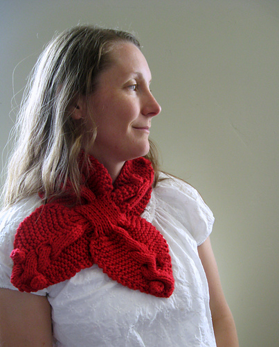 Ravelry: Anthropologie Inspired Cable Knit Ascot pattern by Liya Cornelius