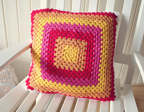 Ravelry: Granny Square Cushion Cover pattern by Marinke Slump