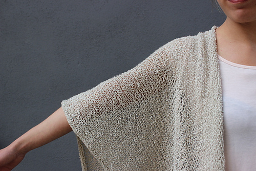 Ravelry: Leinen Bouclé Poncho pattern by wollen berlin
