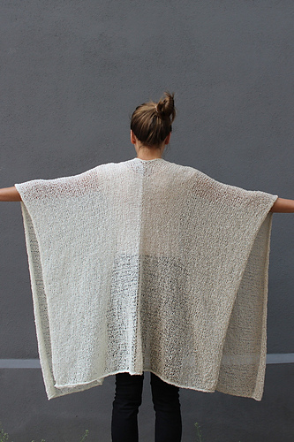 Ravelry: Leinen Bouclé Poncho pattern by wollen berlin