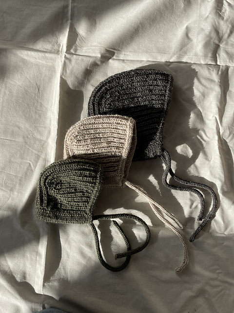 Ravelry: Brioche Bun Bonnet pattern by Elin Berlin