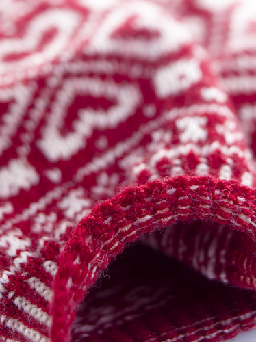 Ravelry: Norwegian Selbu Rose Beret pattern by Jolijn Copier Designs