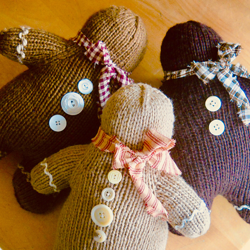 Ravelry: Lil' Gingerbread Cookie Pillow pattern by Marie Mayhew