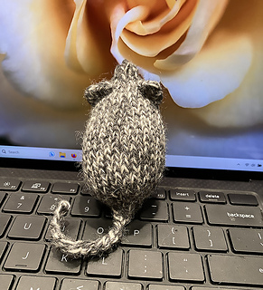 Ravelry: Catnip Mousie pattern by Amy Wunx