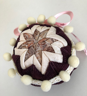 Ravelry: wwwera's Christmas bauble matching Ron's dress robes