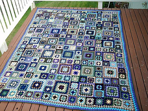 Ravelry: xhappyx's 15 color granny square blanket