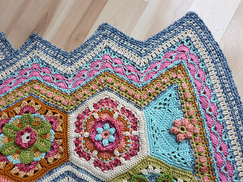 Ravelry: Extended Border Fridas Flower pattern by Maxine Wonder