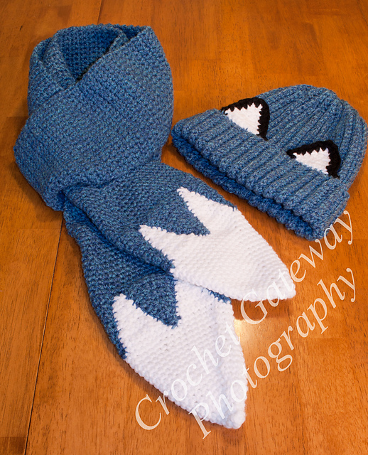 Ravelry: Double Tail Fox Scarf w/ Pockets pattern by Crochet Gateway