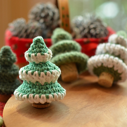 Ravelry: Mini Christmas Tree pattern by Nora Xu