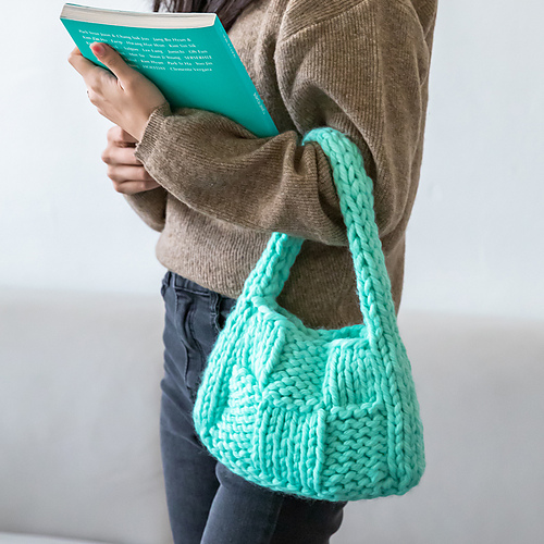 Ravelry: Natural Wool Cozy Weave Bag pattern by Yarna