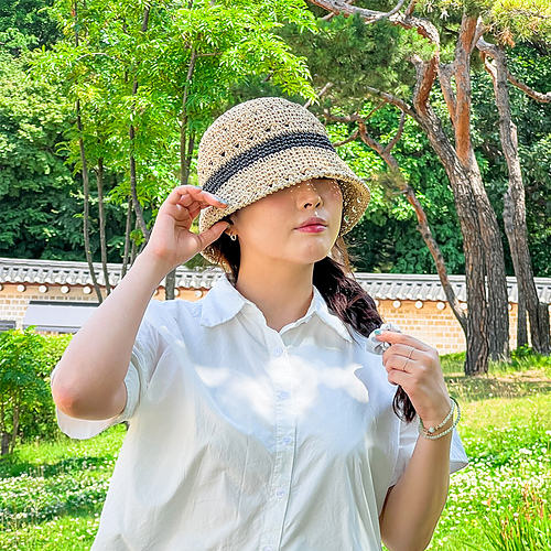 Ravelry: Sandy Natural Bucket Hat pattern by Yarna