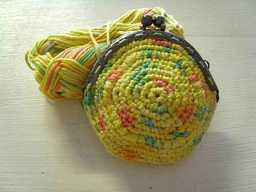 Ravelry: Nihon Chic - Kyuuto Ball Purse pattern by Gabrielle Edwards