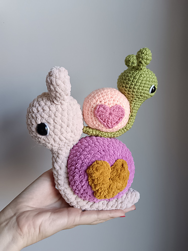 Ravelry: valentine snail amigurumi pattern by Yarn over with Natasha Smuts