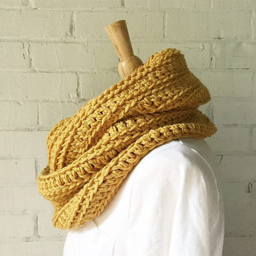 Ravelry: Rowan Infinity Scarf pattern by Yarn Republic - Steph Jamison