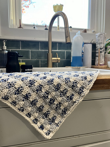 Ravelry: Gingham Diamond Jumbo Washcloth pattern by Michelle Prester