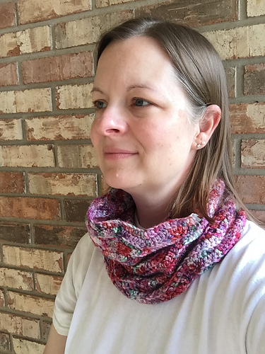 Ravelry: Carolina Chevron Cowl pattern by Jennifer Rosenfeld
