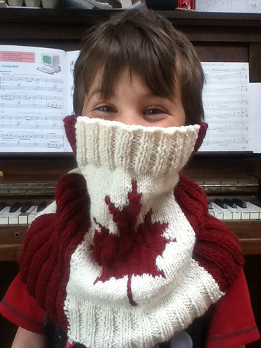 Ravelry: Oh Canada Cowl pattern by Shelley Hilton