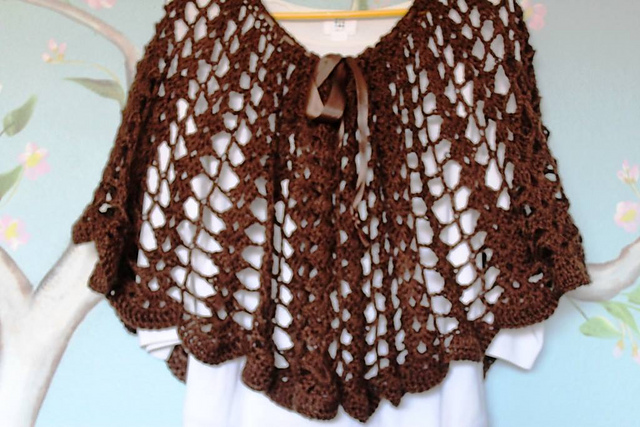 Ravelry: Woman Capelet pattern by Yolanda Soto-Lopez