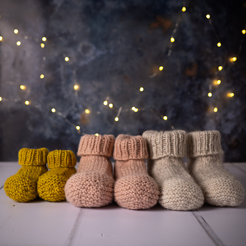 Ravelry: Drey Slippers pattern by Ysolda Teague