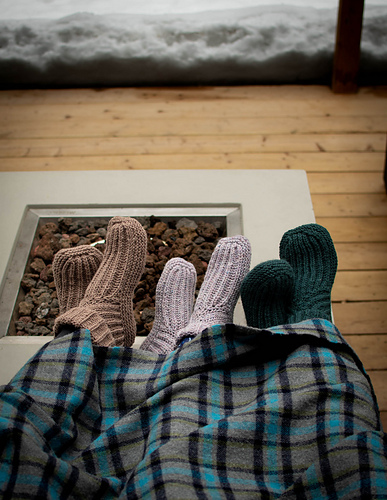 Ravelry: Cabin slippers pattern by Ysolda Teague