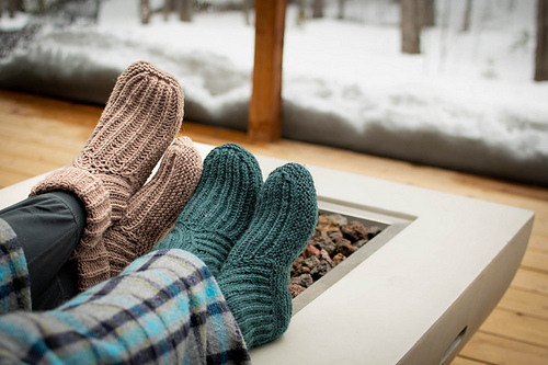 Ravelry: Cabin slippers pattern by Ysolda Teague