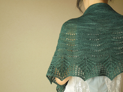 Ravelry: Nami Shawl pattern by Yuki Ueda