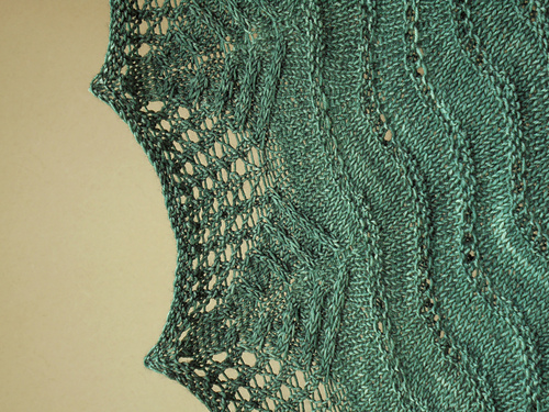 Ravelry: Nami Shawl pattern by Yuki Ueda