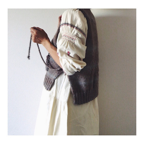 Ravelry: Hyldemoer vest pattern by Yuko shimizu