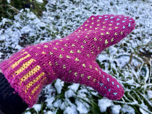 Ravelry: Easy Colour Work Mitten pattern by zarina keyani