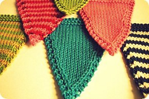 Ravelry: Knitted Bunting pattern by Zoe Woods