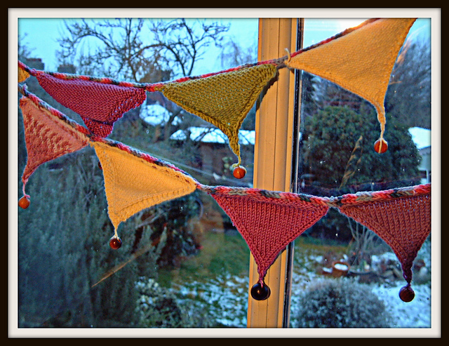 Ravelry: Knitted Bunting pattern by Zoe Woods