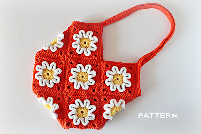 Ravelry: Crochet 3D Flower Purse pattern by zoom yummy