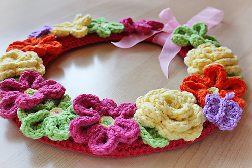 Ravelry: Crochet Flower Wreath pattern by zoom yummy