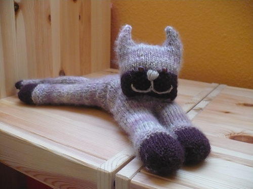Ravelry: Lazy Cat pattern by Anita Inhoff