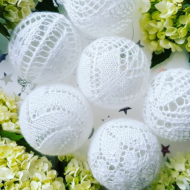 Ravelry: zozzy's Lace Christmas Balls
