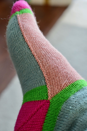 Ravelry: Valorie Socks pattern by Zsuzsanna Orthodoxou